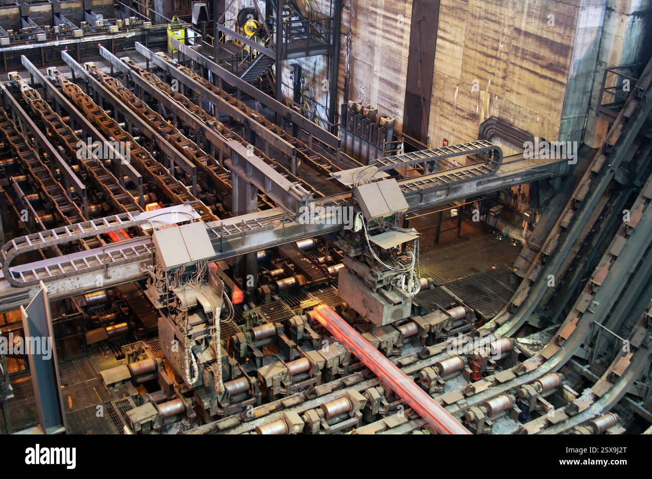 Steelworks continuous steel casting machine to solidify the molten ...