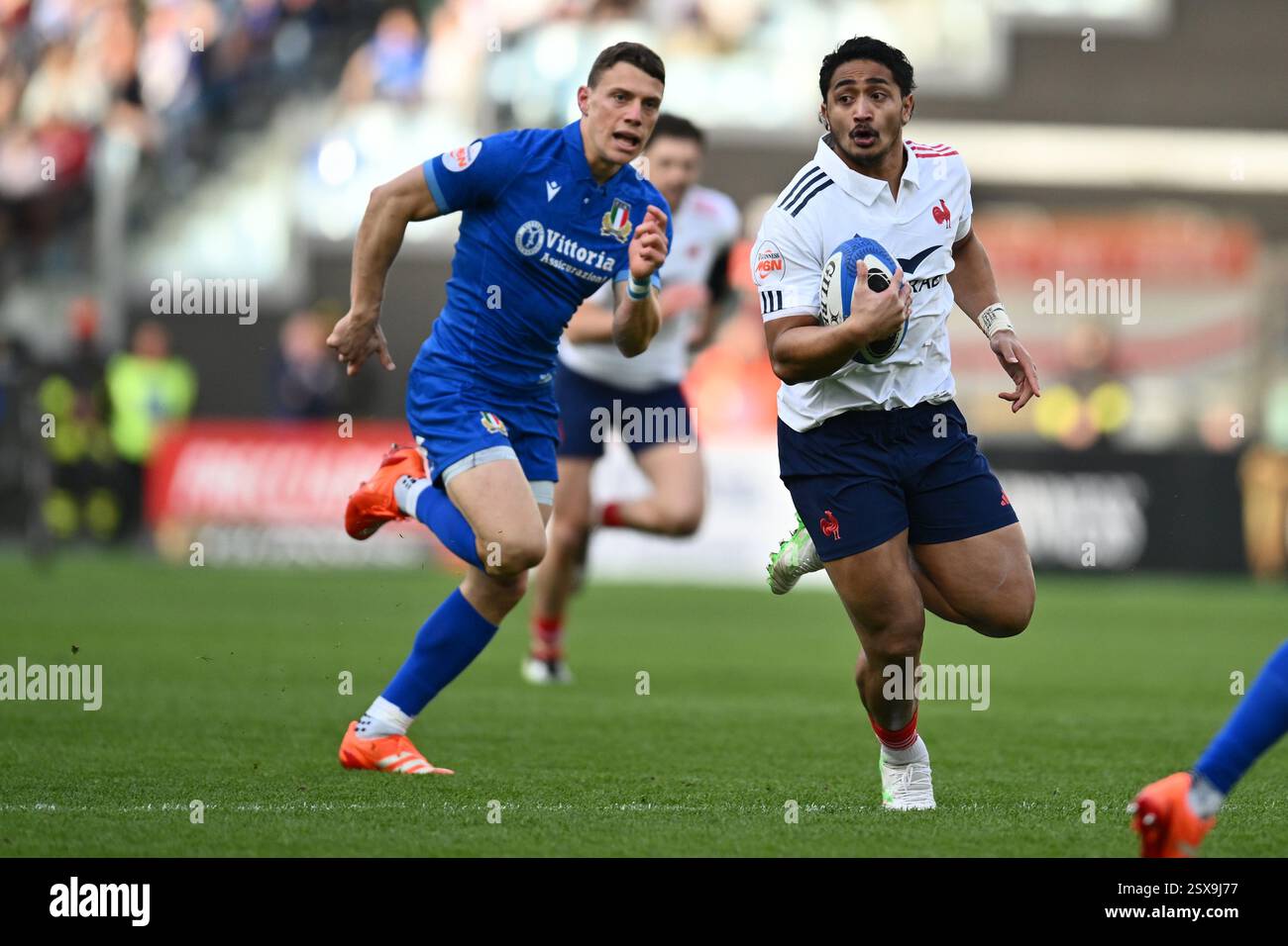 Yoram Moefana in action during the Guinness Six Nations 2025 match between Italy and France at ...
