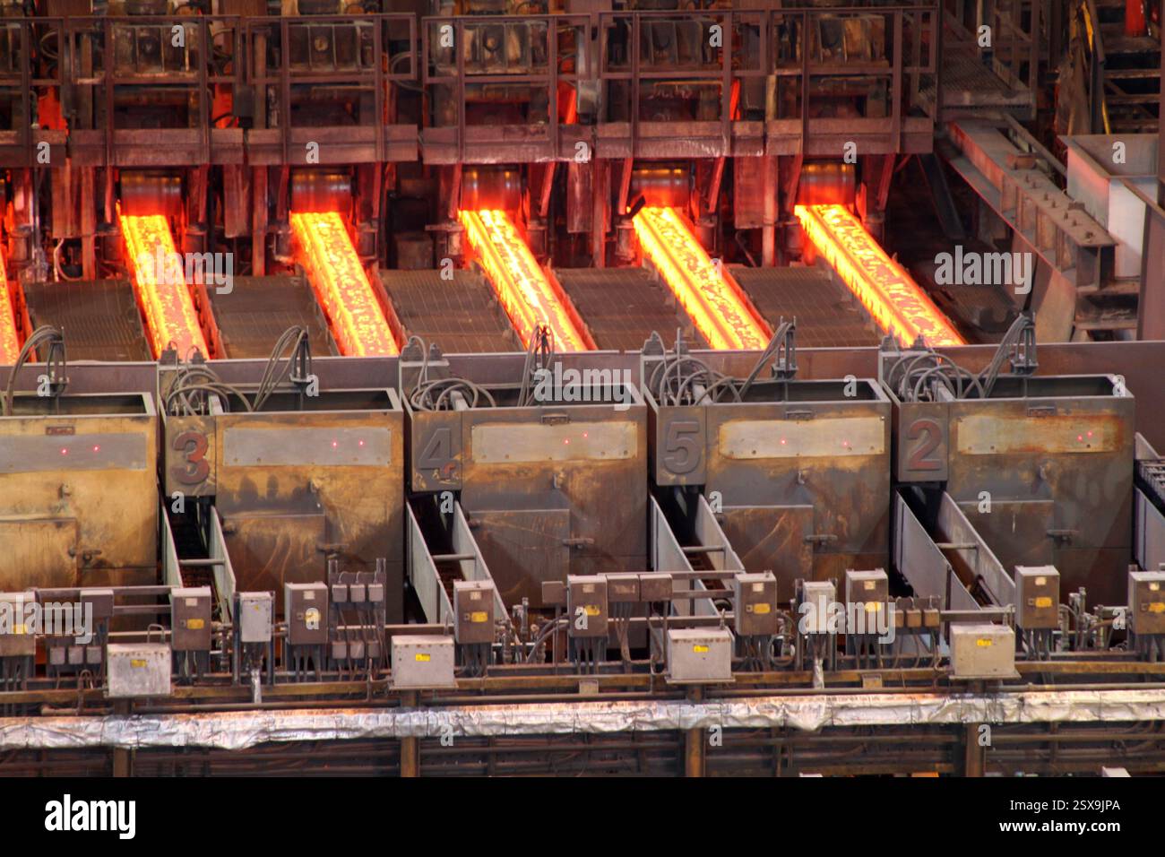 Steelworks continuous steel casting machine to solidify the molten ...