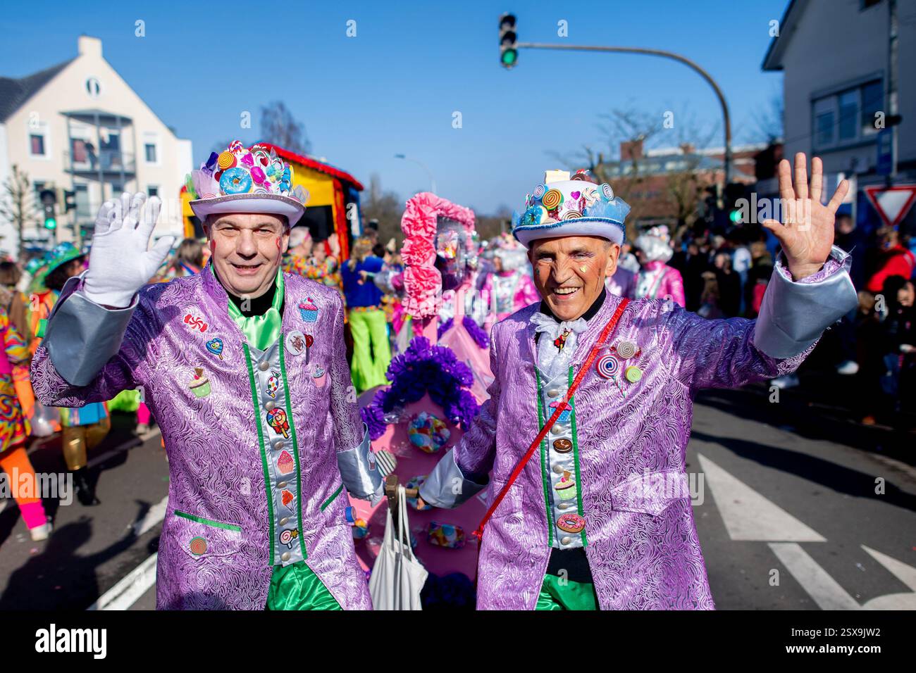 Damme, Germany. 23rd Feb, 2025. Actors in colorful costumes parade ...
