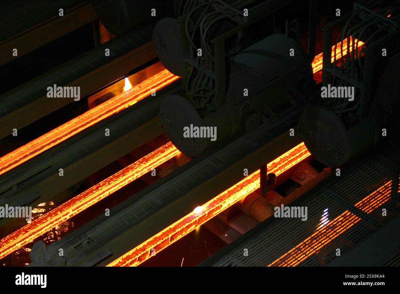 Steelworks continuous steel casting machine to solidify the molten ...