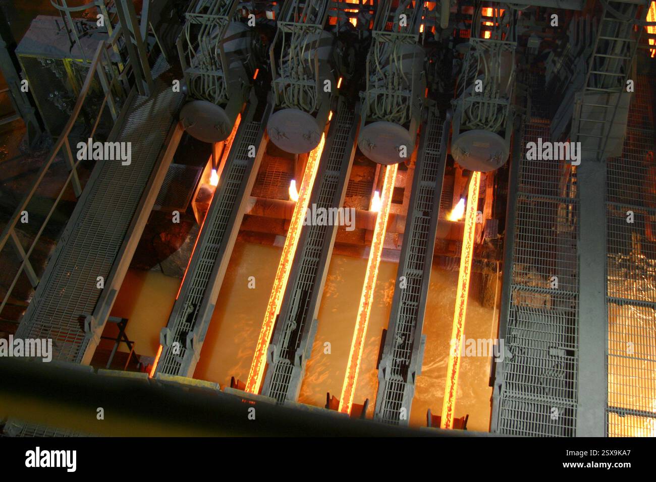 Steelworks continuous steel casting machine to solidify the molten ...