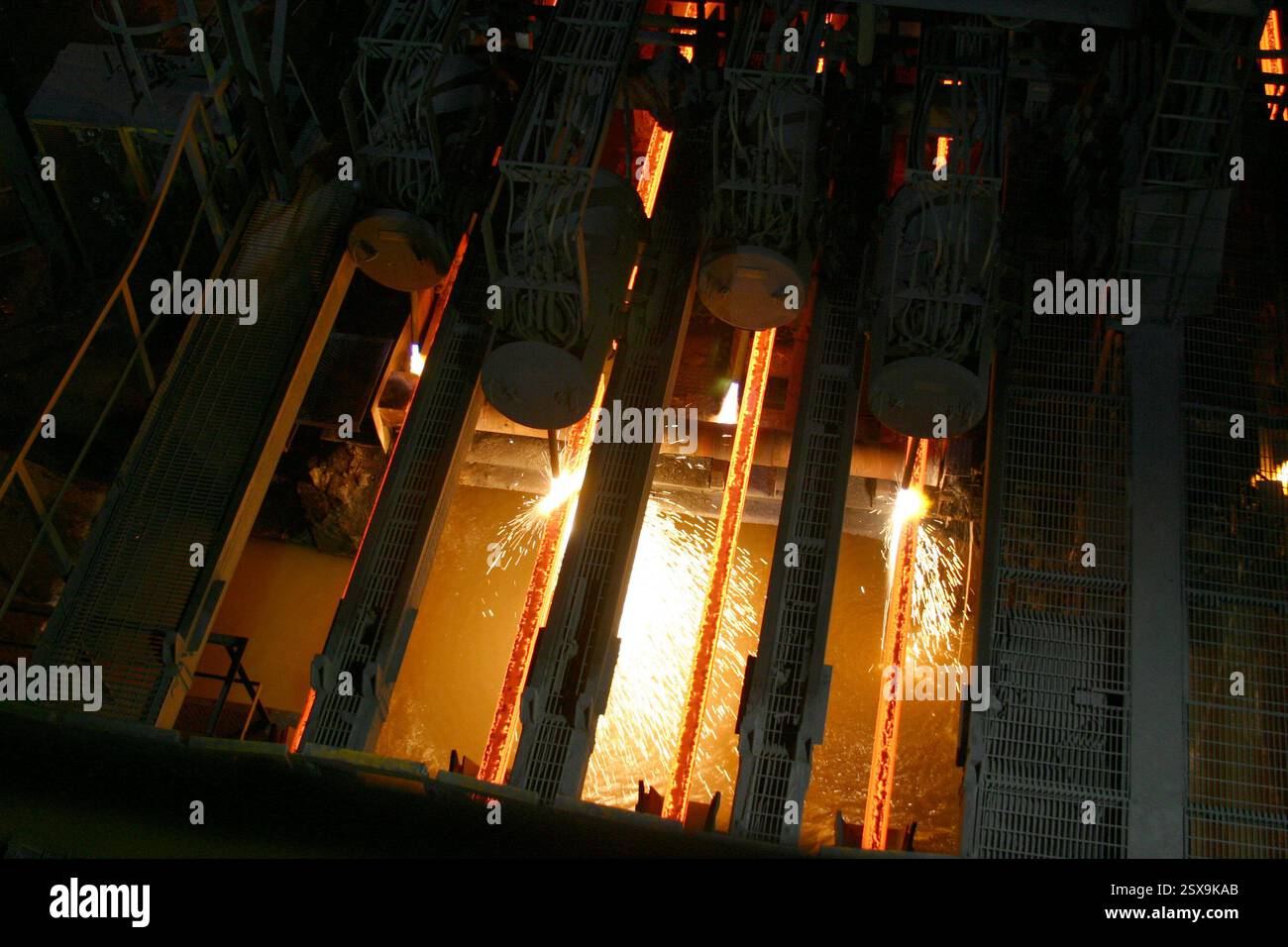 Steelworks continuous steel casting machine to solidify the molten ...