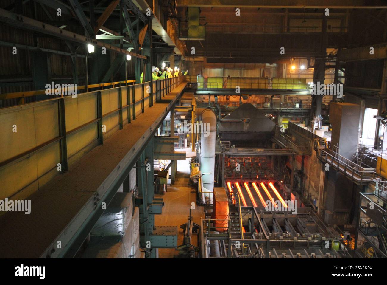 Steelworks continuous steel casting machine to solidify the molten ...