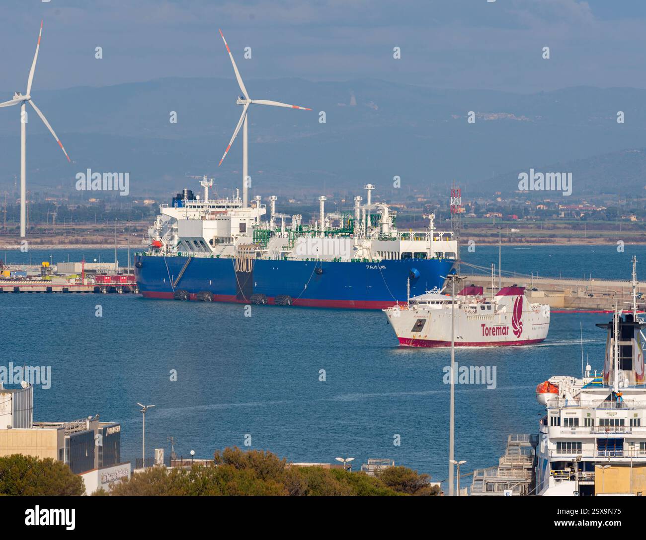 Golar Tundra, floating storage and regasification unit in the ...