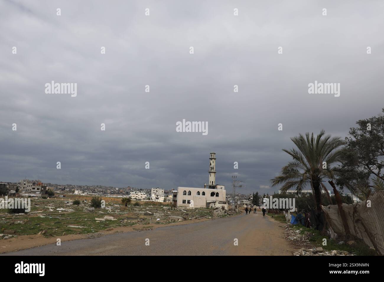 Residents continue their daily lives under difficult conditions in Al ...