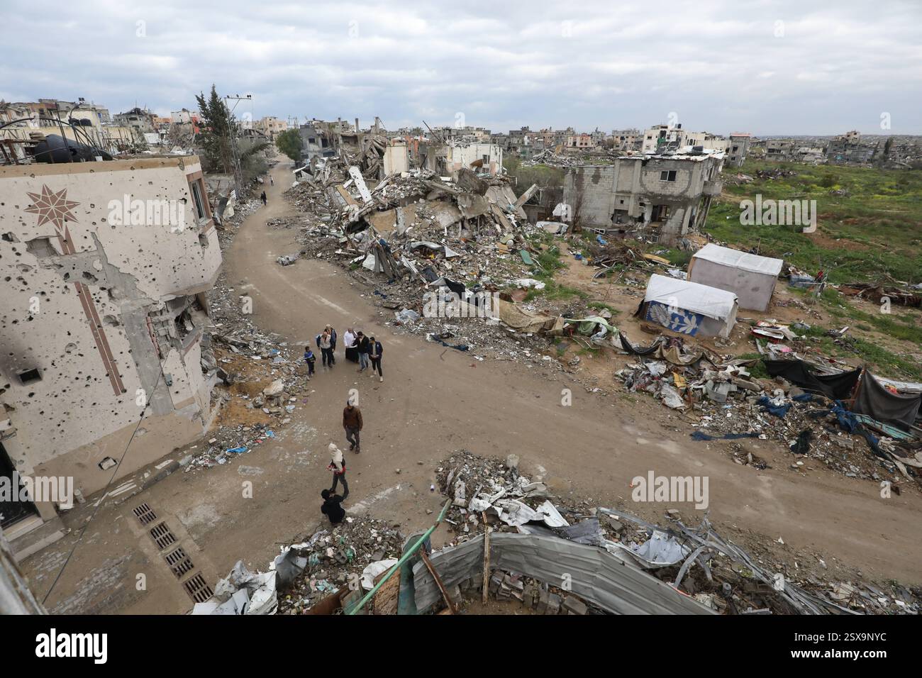 Residents continue their daily lives under difficult conditions in Al ...