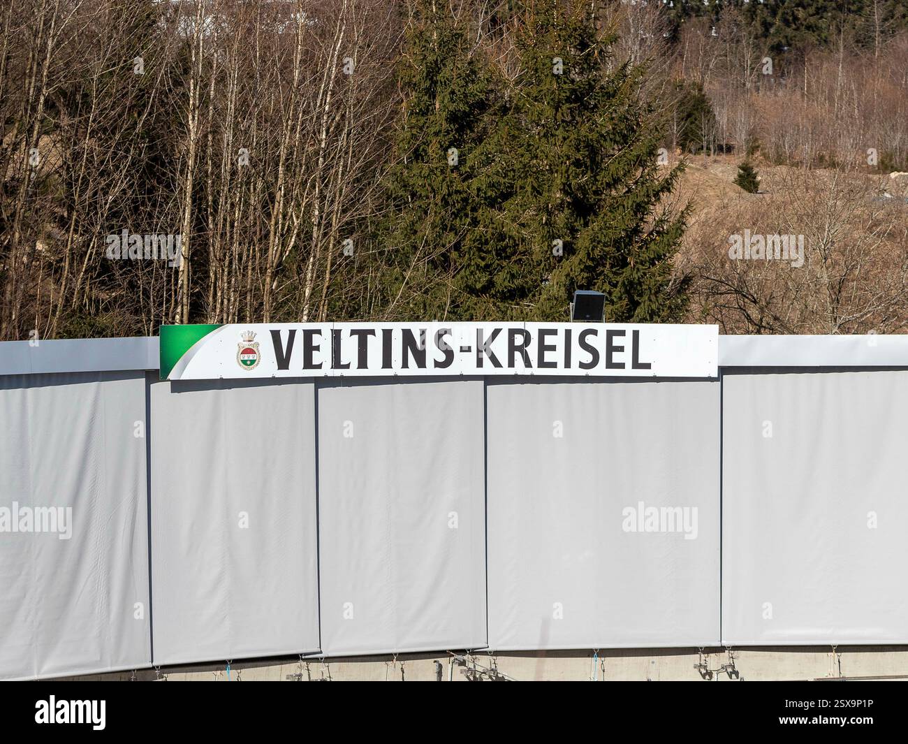 Winterberg, Deutschland. 23rd Feb, 2025. VELTINS-Kreisel, Winterbeg, Zweierbob Damen, Bob, IBSF ...