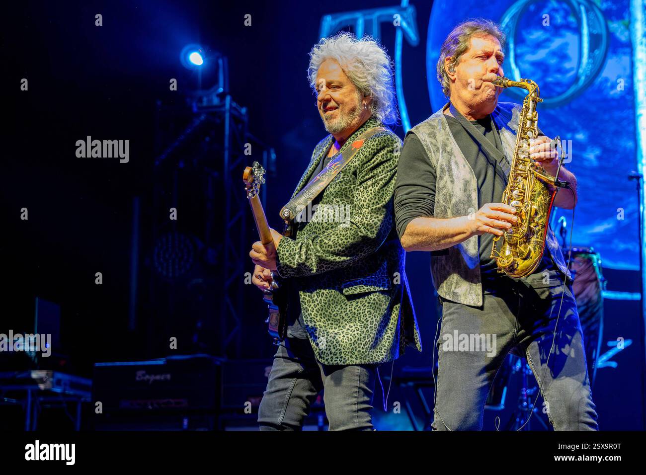 20.02.2025, xkkux, Düsseldorf, Die Band TOTO performt bei ihrer The ...