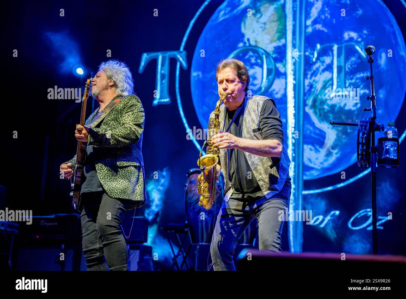 20.02.2025, xkkux, Düsseldorf, Die Band TOTO performt bei ihrer The ...