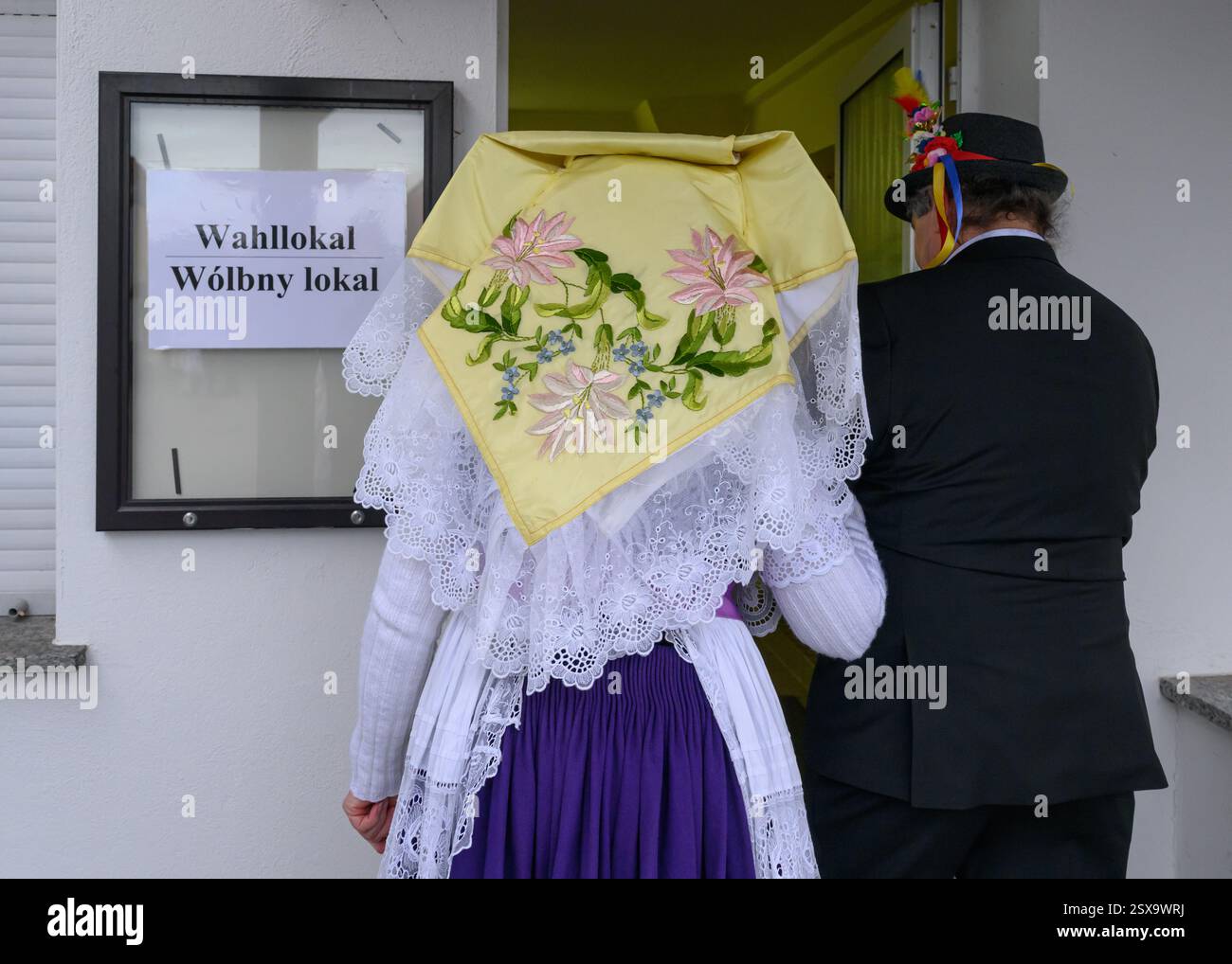 23 February 2025, Brandenburg, Seelow: A couple in Wendish festive ...