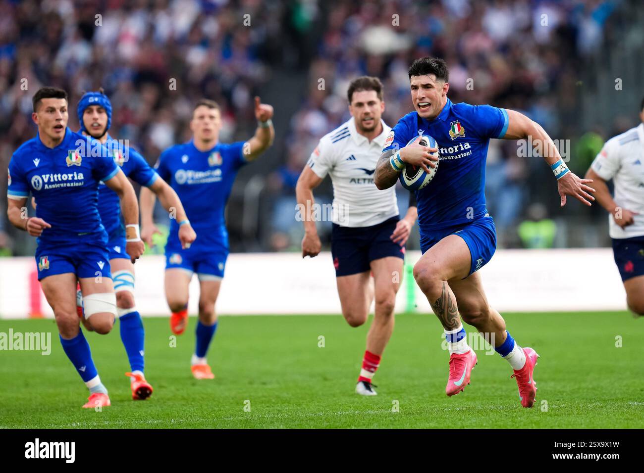 Rome, Italy. 23rd Feb, 2025. Tommaso Menoncello of Italy runs to score ...