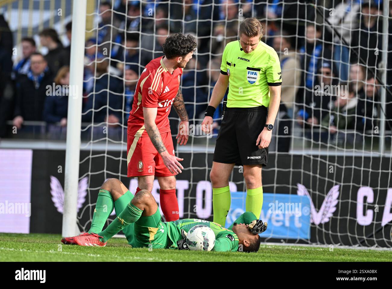 Aiden O'Neill (24) of Standard, goalkeeper Gavin Bazunu (31) of ...