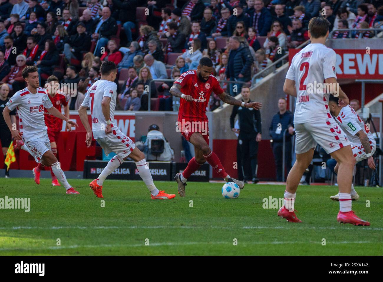 Koeln, Deutschland. 23rd Feb, 2025. Am Ball Siebert Jamil (Fortuna ...