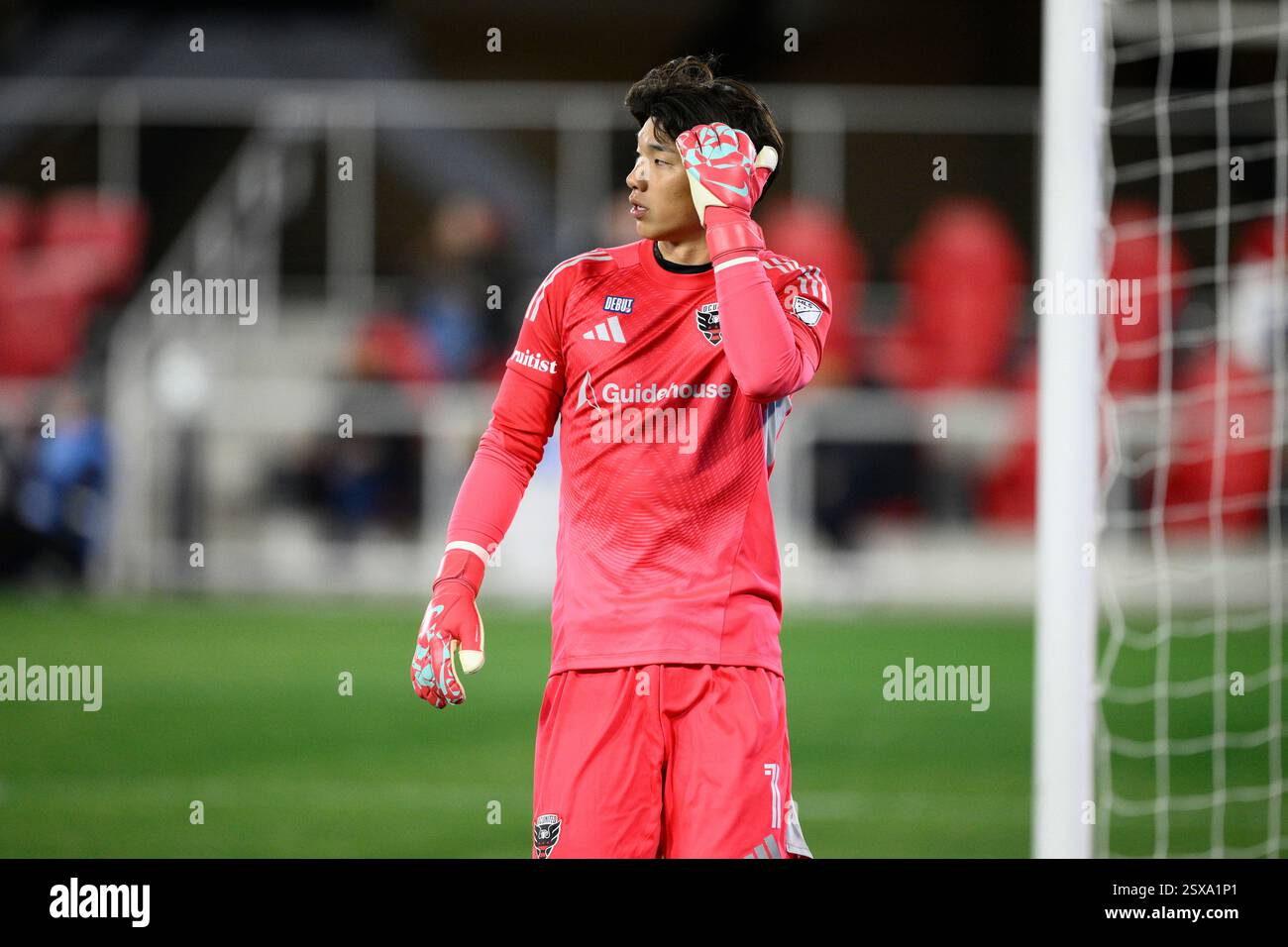 D.C. United goalkeeper Kim Joon-Hong (1) in action during the first ...