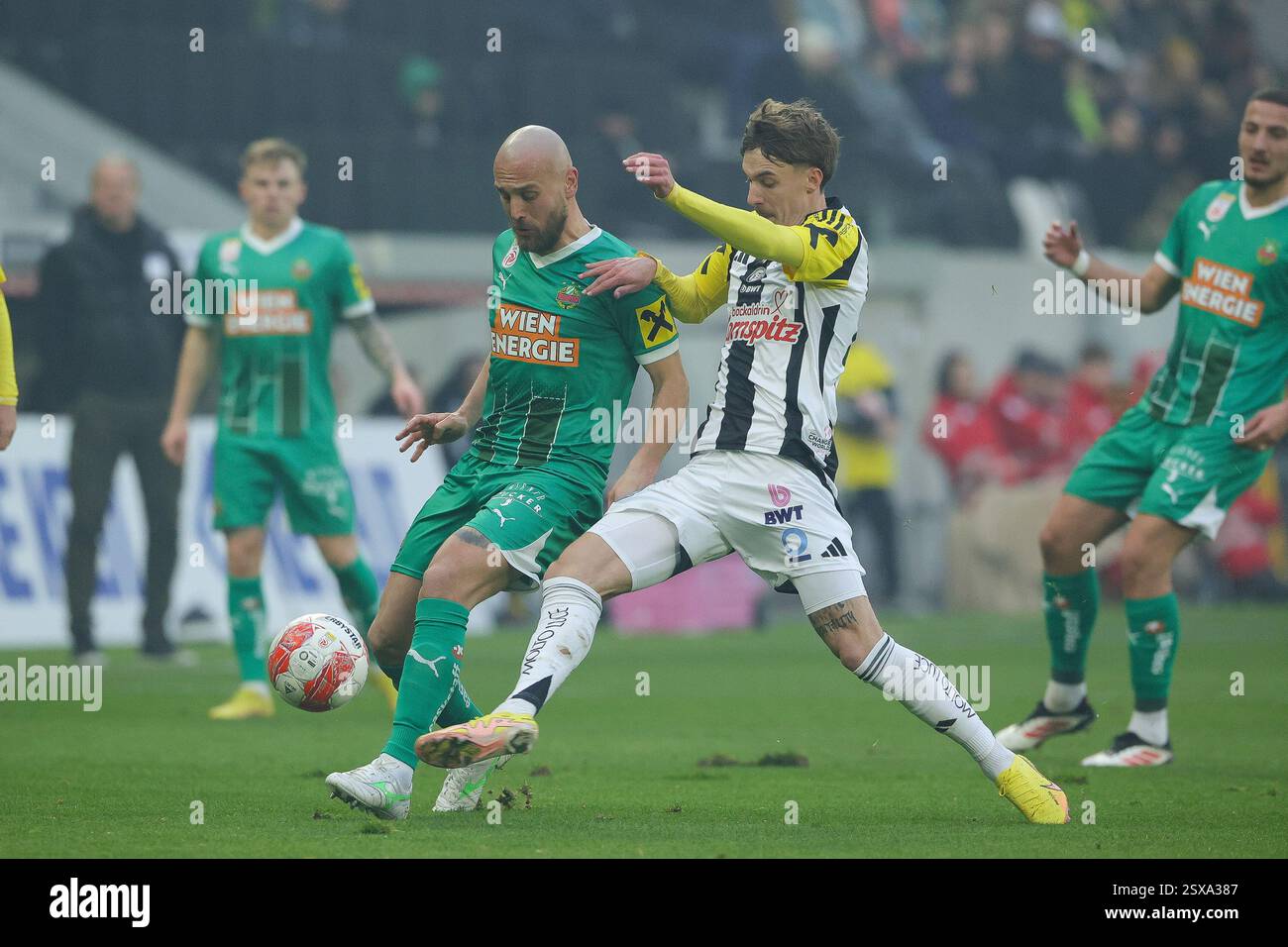 ABD0172 20250223 - LINZ - ÖSTERREICH: Lukas Grgic (Rapid), Christoph ...