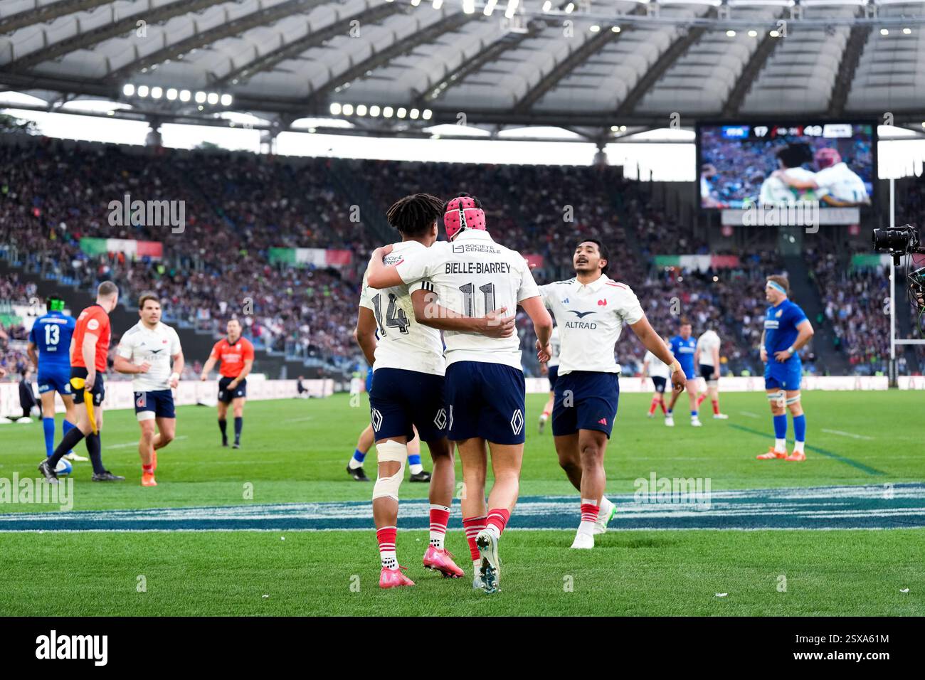 Luois Bielle-Biarrey of France celebrates with Theo Attissogbe after ...