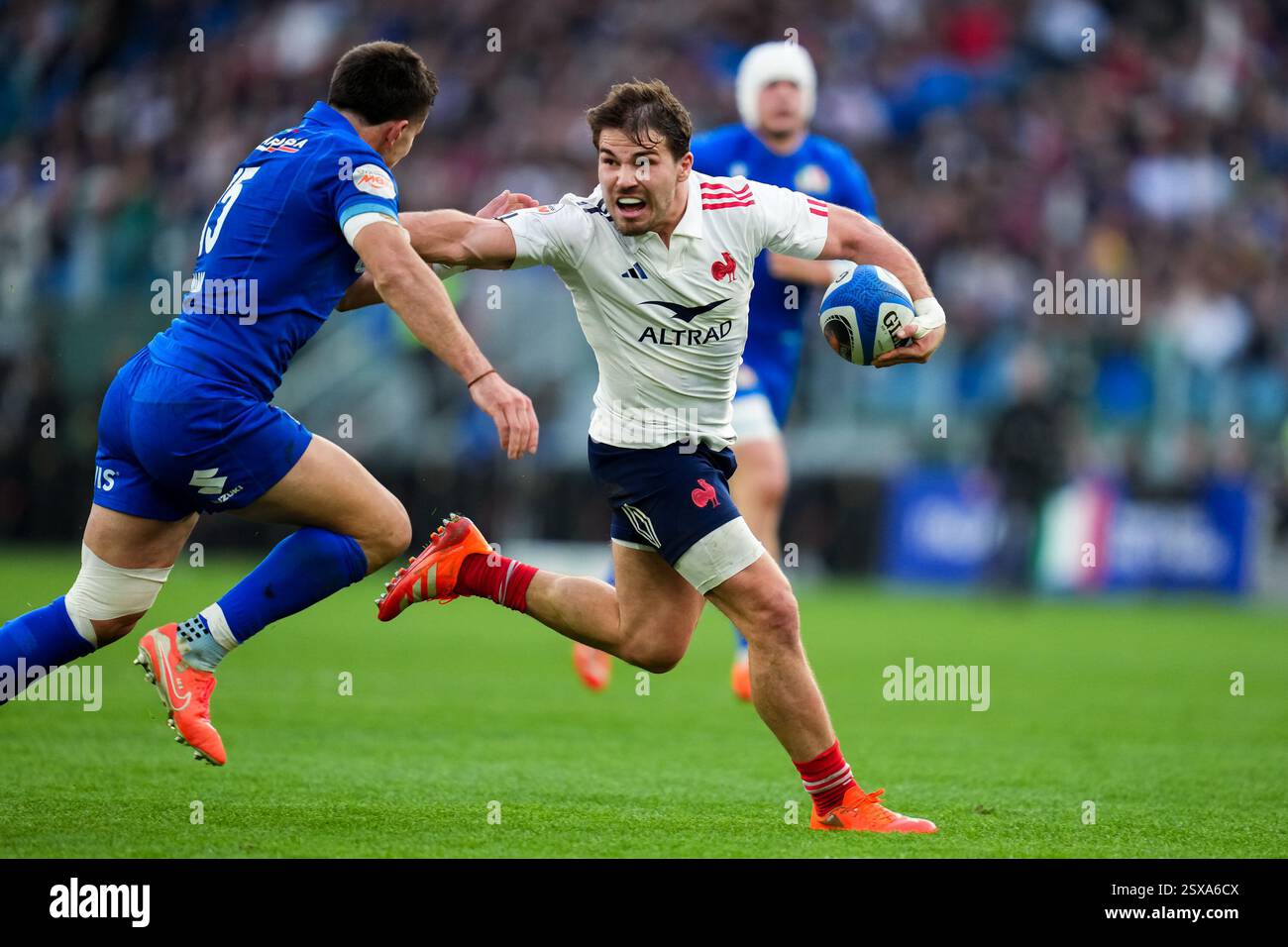 Rome, Italy. 23rd Feb, 2025. Antoine Dupont of France runs to score a try during the Guinness ...