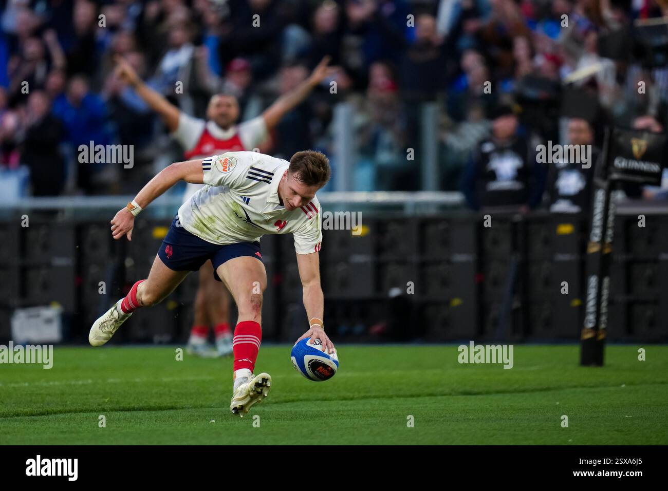 Leo Barre' of France scores a try during the Guinness Men’s Six Nations ...