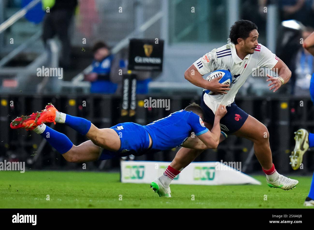 Yoram Moefana of France and Tommaso Menoncello of Italy during the ...