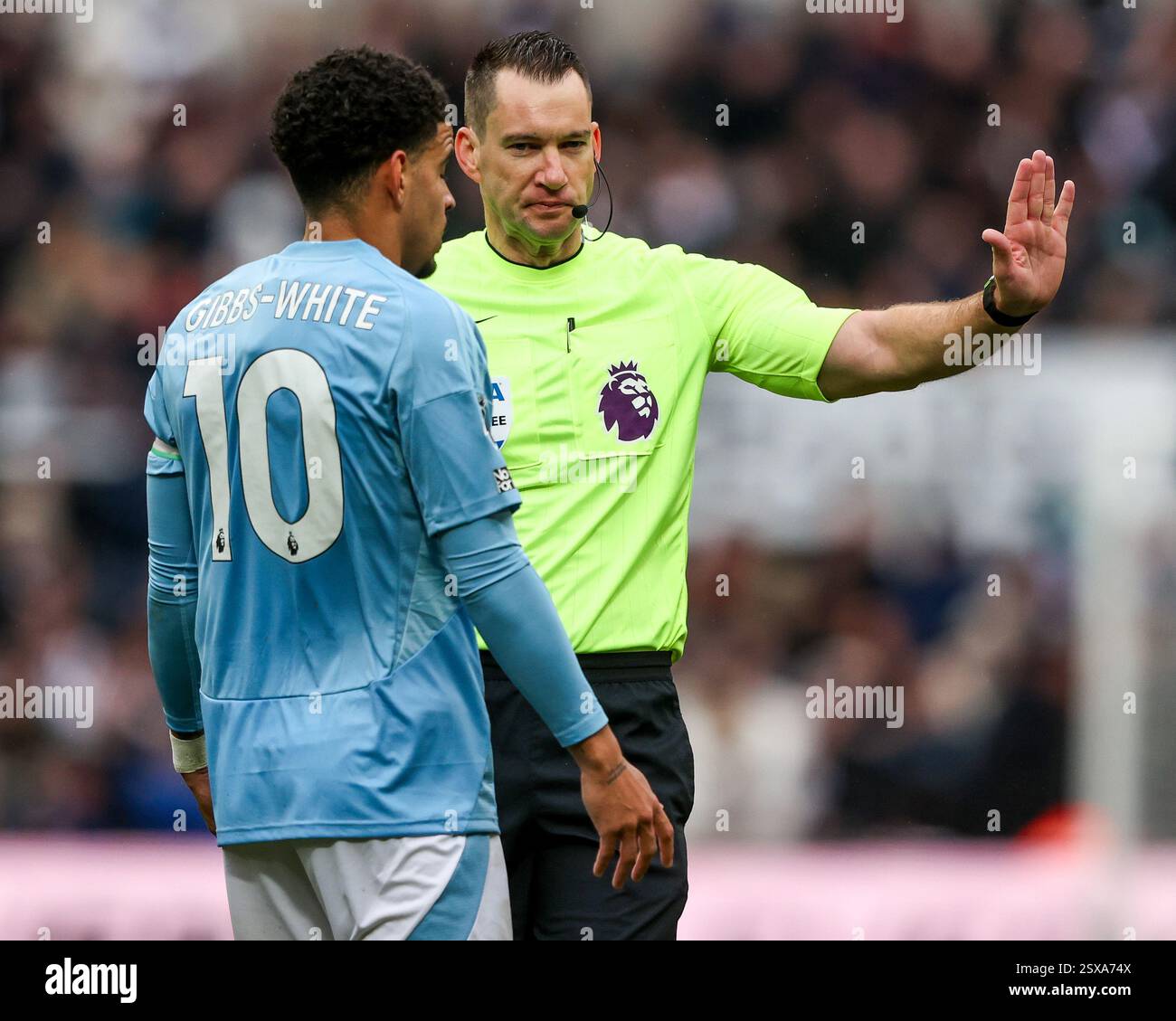 Morgan Gibbs-White of Nottingham Forest speaks to Referee Jarred ...