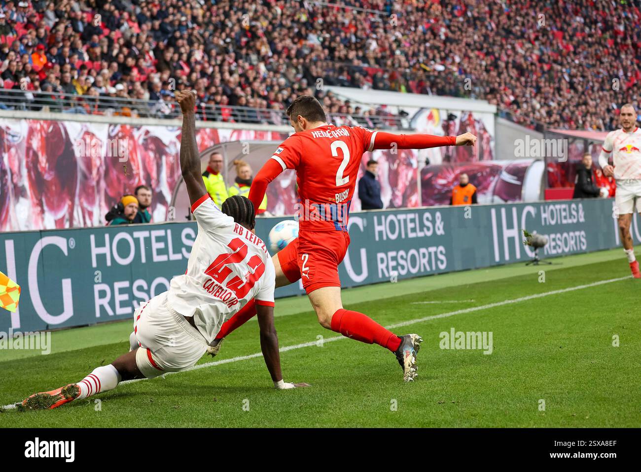 Leipzig, Deutschland. 23rd Feb, 2025. Marnon Busch (FC Heidenheim, #02 ...