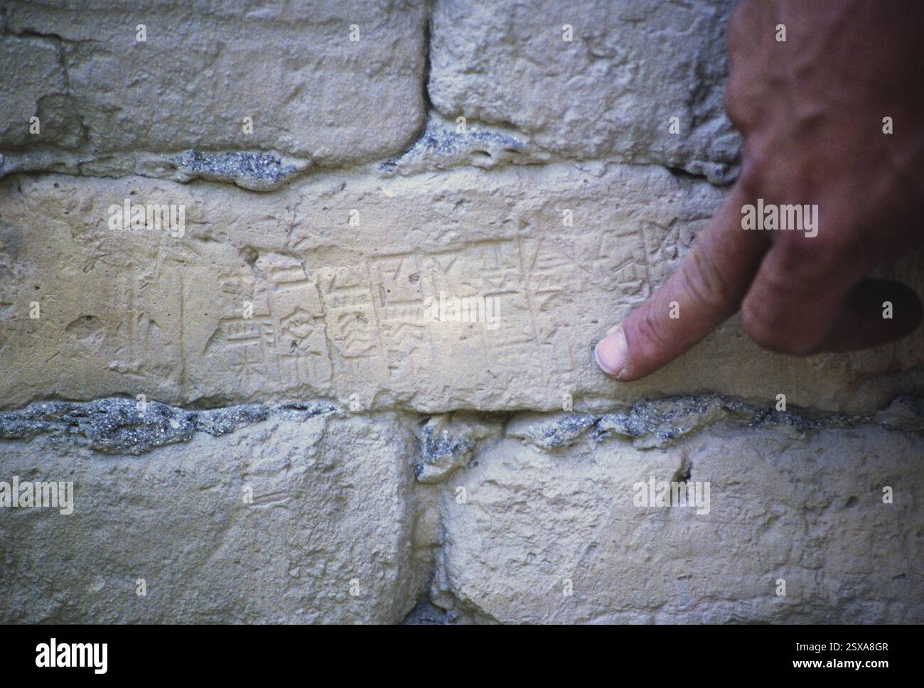 Sumerian cuneiform tablet hi-res stock photography and images - Alamy