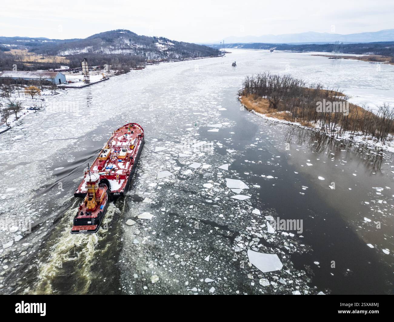 Tugboat Josephine pushing tank barge RTC 83 in the Hudson River next to ...