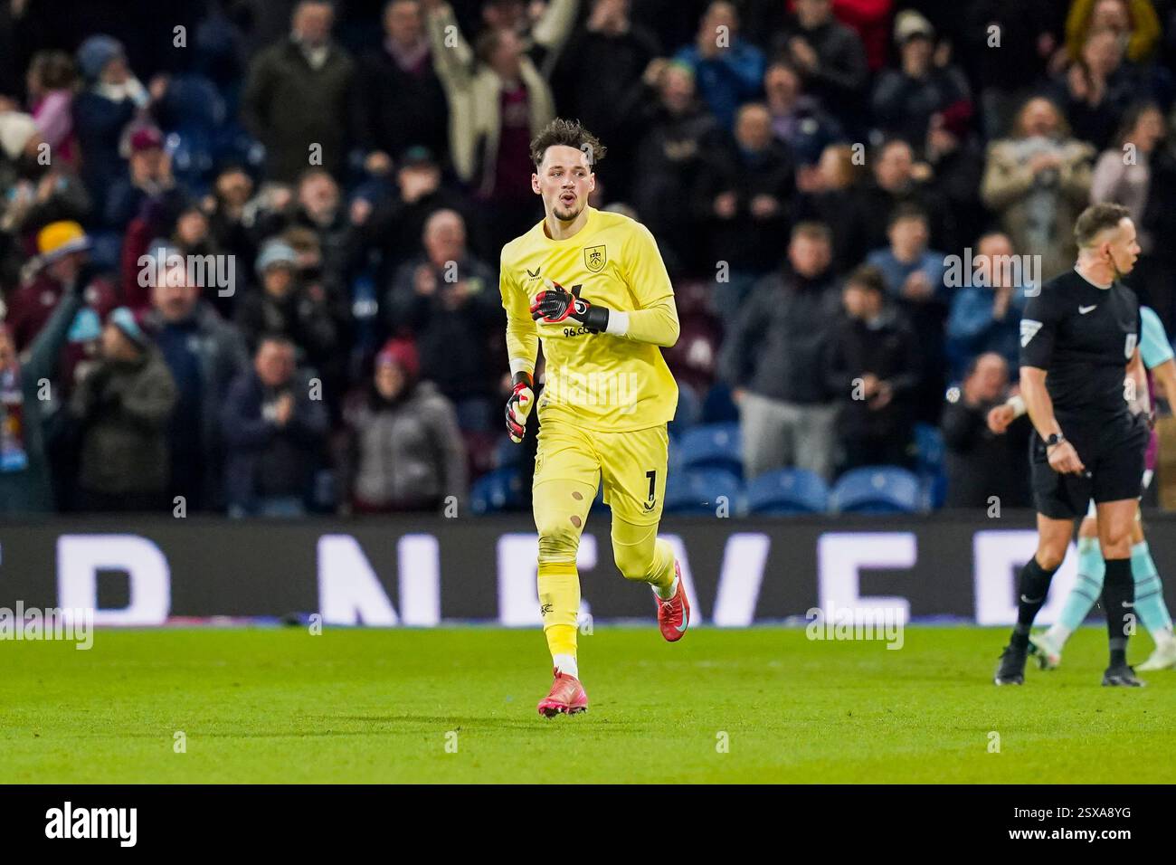 Burnley, UK. 21st Feb, 2025. Burnley goalkeeper James Trafford (1 ...