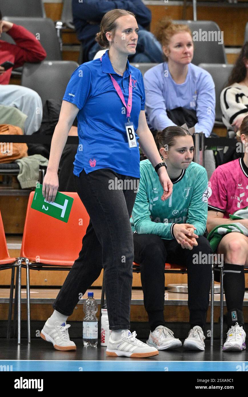 Leverkusen, Deutschland. 23rd Feb, 2025. Miriam Hirsch (TuS Metzingen ...