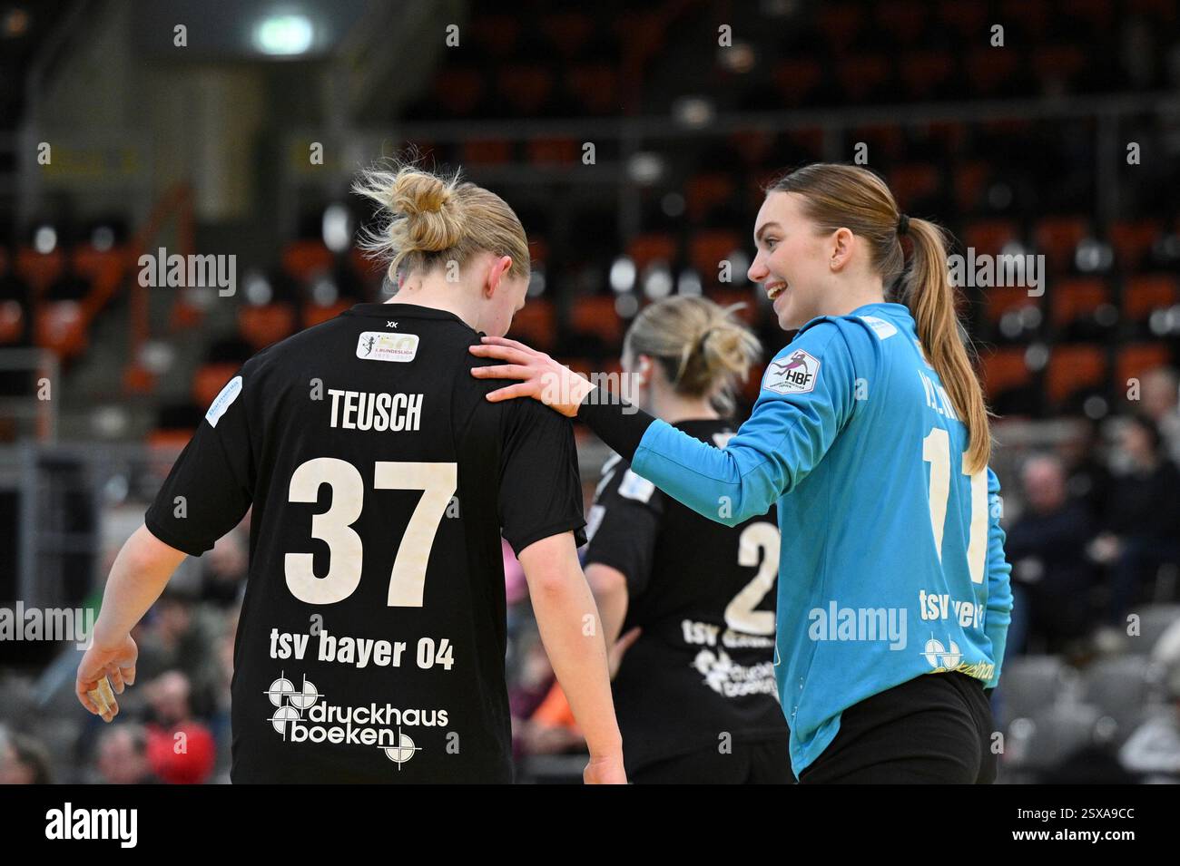 Marie Teusch (Bayer 04 Leverkusen, #37), Lieke An van der Linde (Bayer ...