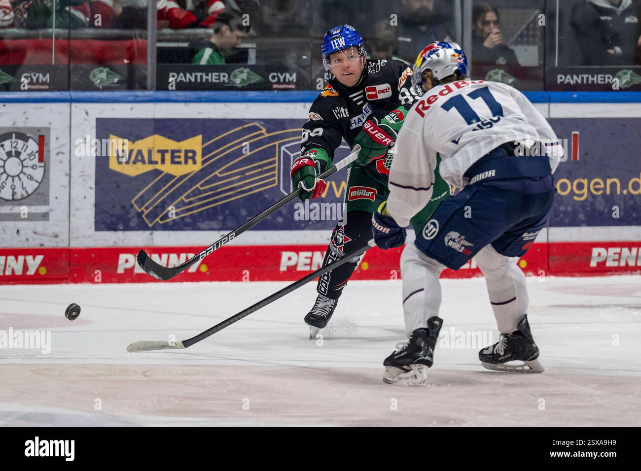 Augsburg, Deutschland. 23rd Feb, 2025. Mark Zengerle (Augsburger ...