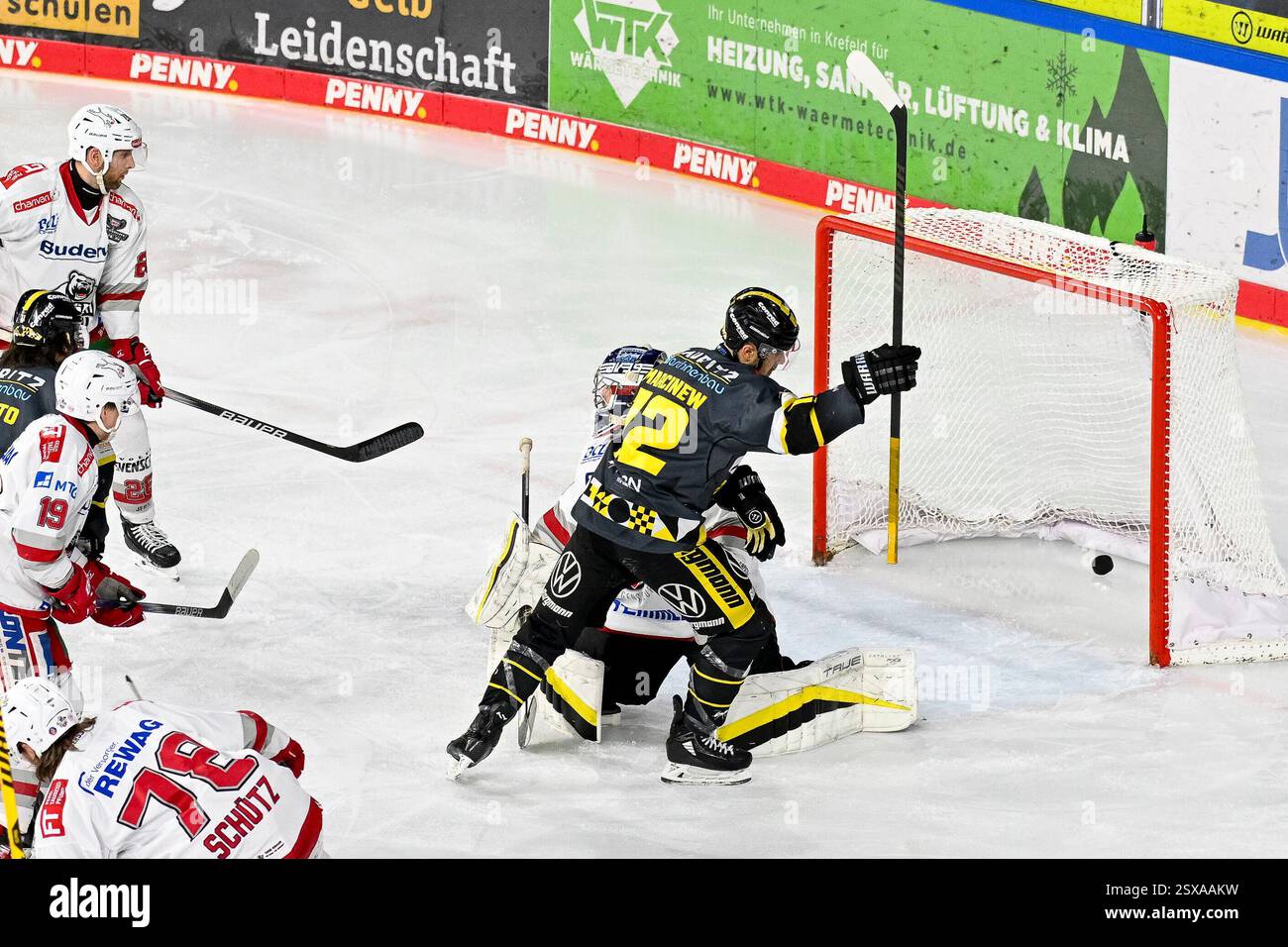Eishockey DEL2 - 24/25 50. Spieltag: Krefeld Pinguine vs Eisbären ...