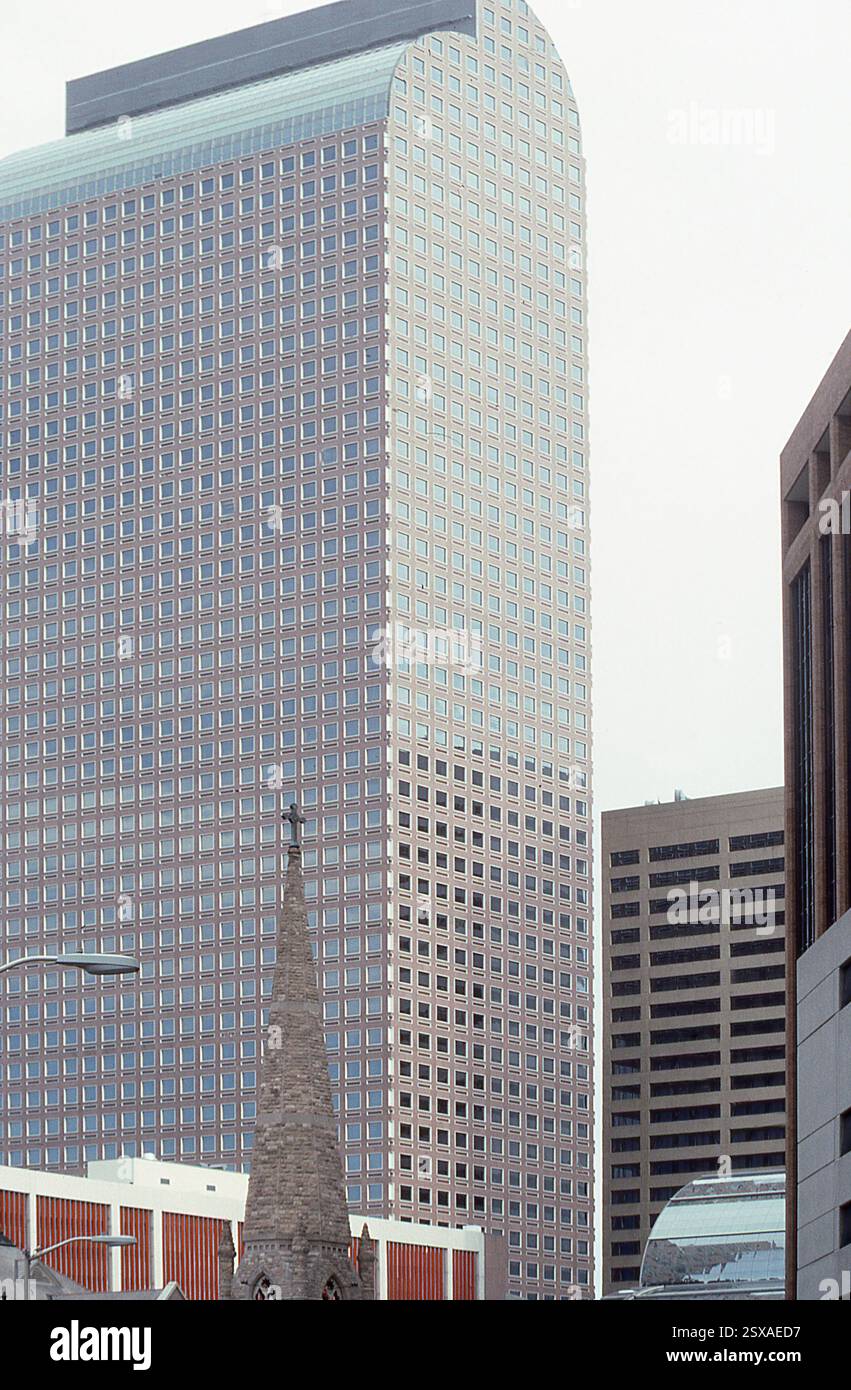 Colorado, U.S.A., cca. 1992. View of the Wells Fargo Center skyscraper ...