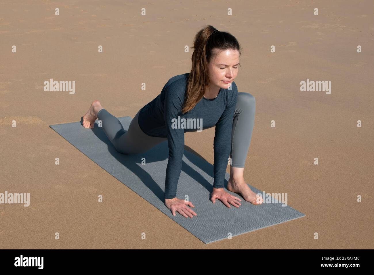 Yoga pose difficult hi-res stock photography and images - Alamy