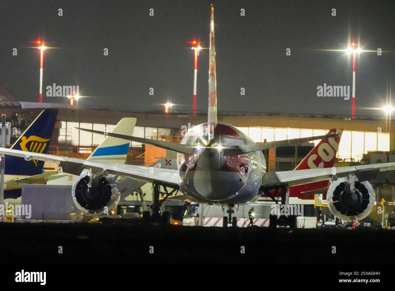 American Airlines flight AA292 en route from New York to New Delhi that ...
