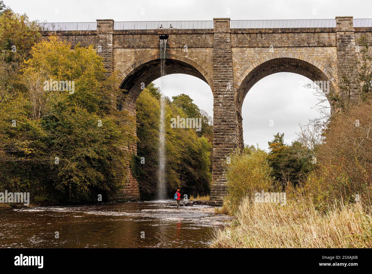 Union canal aqueduct almond hi-res stock photography and images - Alamy