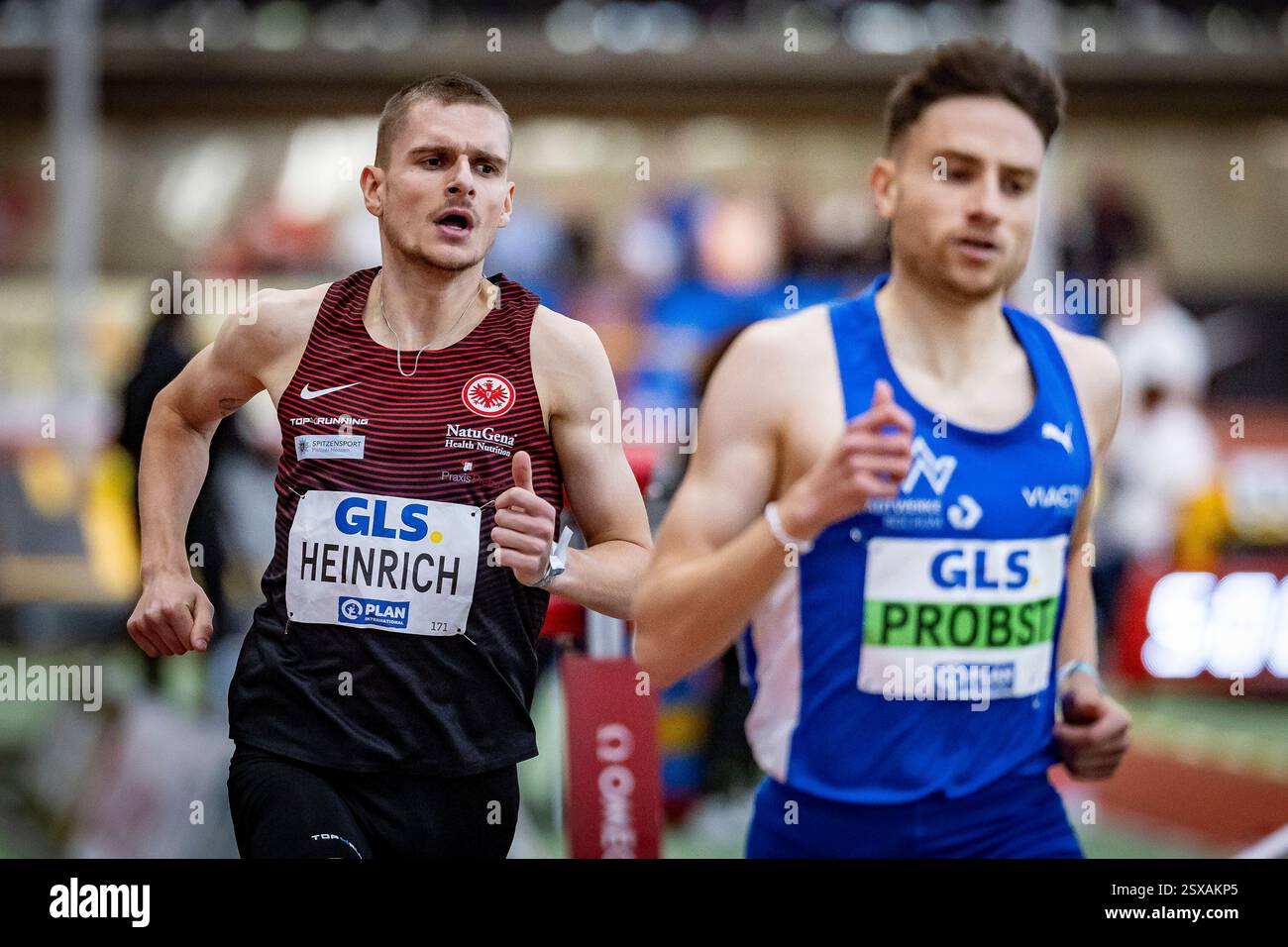 Marvin Heinrich (Eintracht Frankfurt e.V.) verfolgt Marius Probst (TV ...