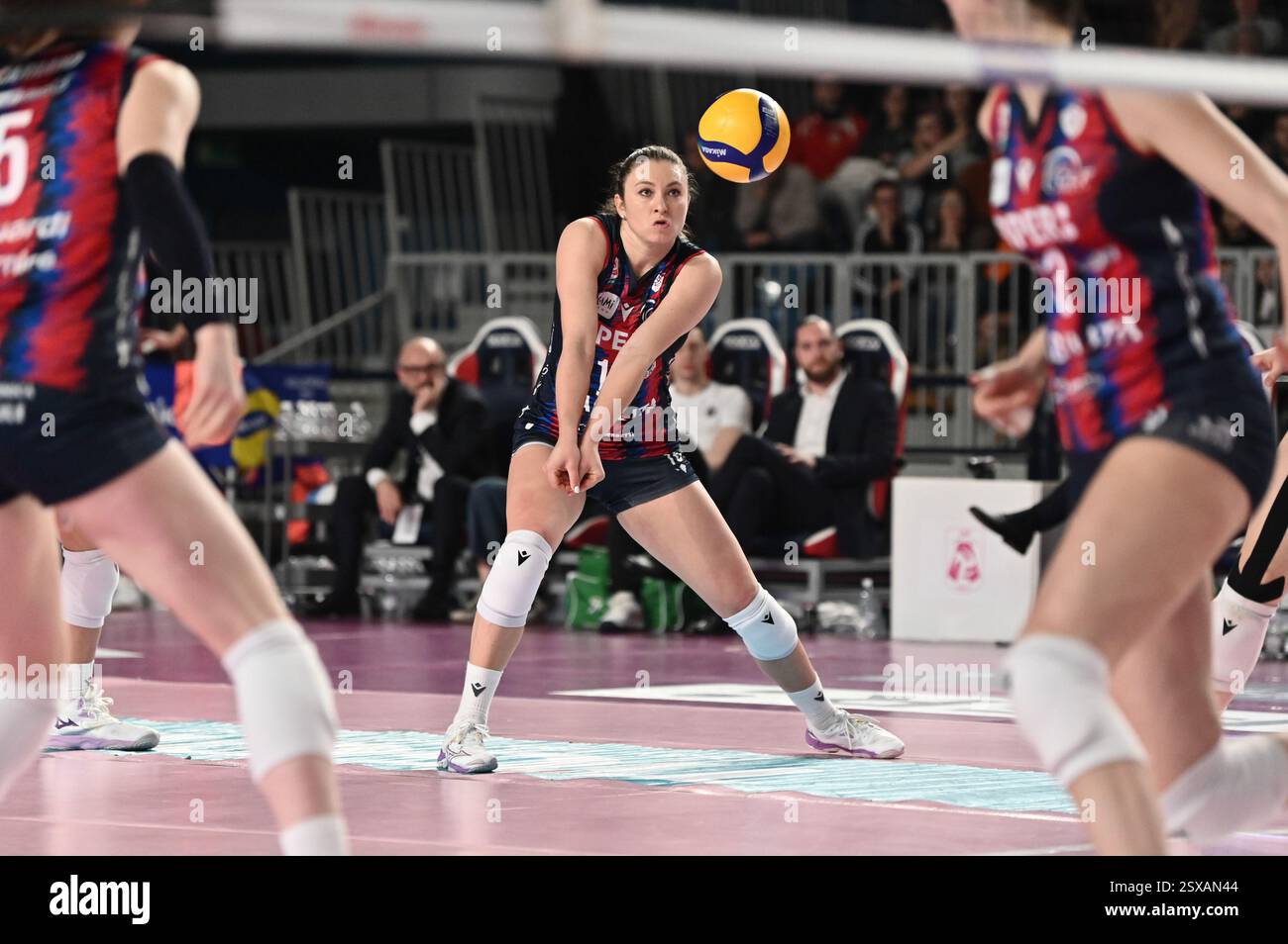 Forearm pass of Ashley Evans (Volley Bergamo 1991) during Volley ...