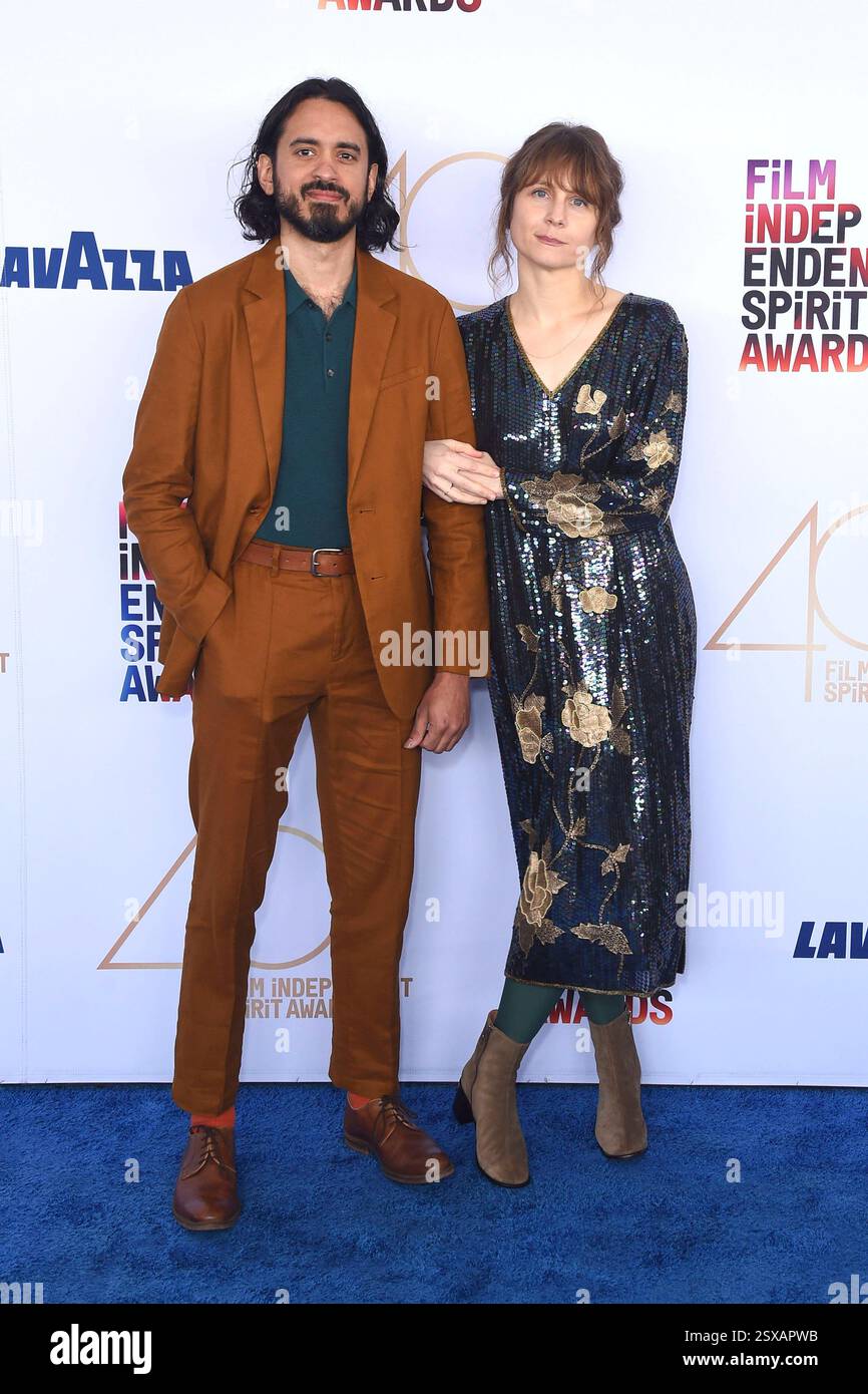 Annie Baker mit Begleitung bei der 40. Verleihung der Film Independent ...