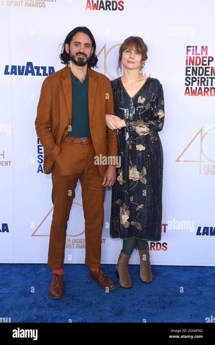 Annie Baker mit Begleitung bei der 40. Verleihung der Film Independent ...