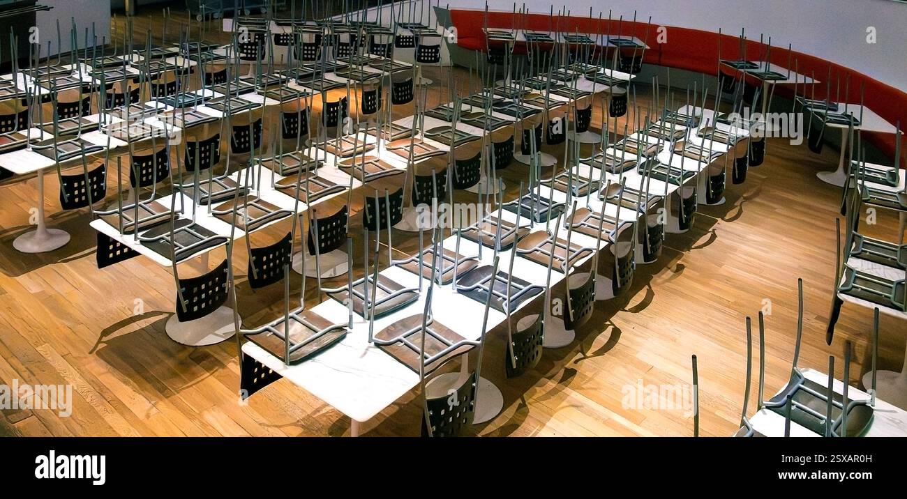 All at tables hi-res stock photography and images - Alamy