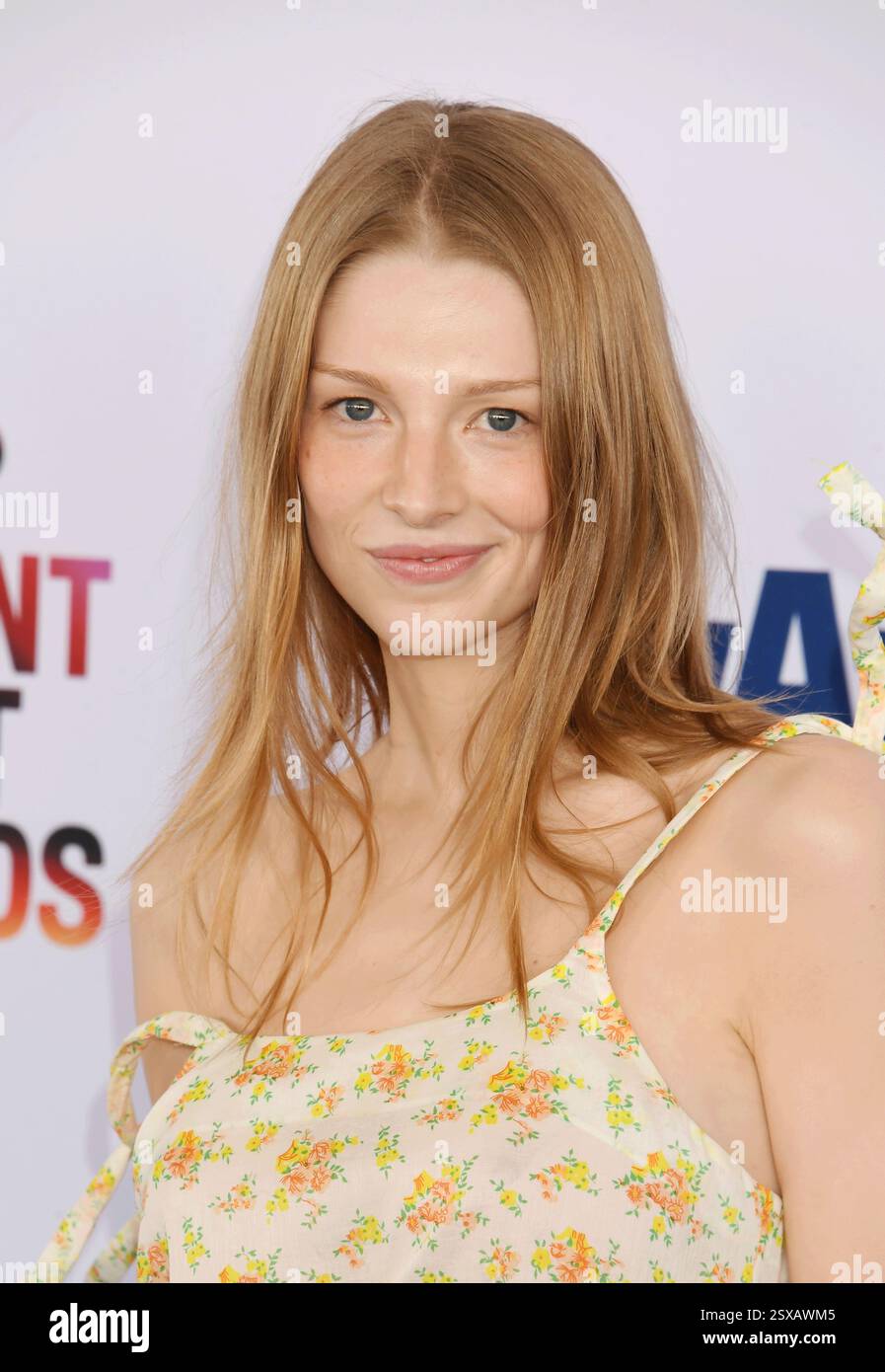 SANTA MONICA, CALIFORNIA - FEBRUARY 22: Hunter Schafer attends the 2025 ...