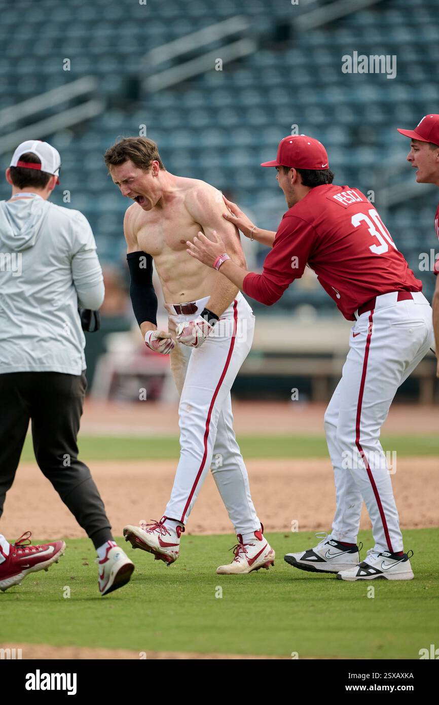 Alabama Crimson Tide Will Hodo (18) celebrates with Anthony Pesci (30 ...