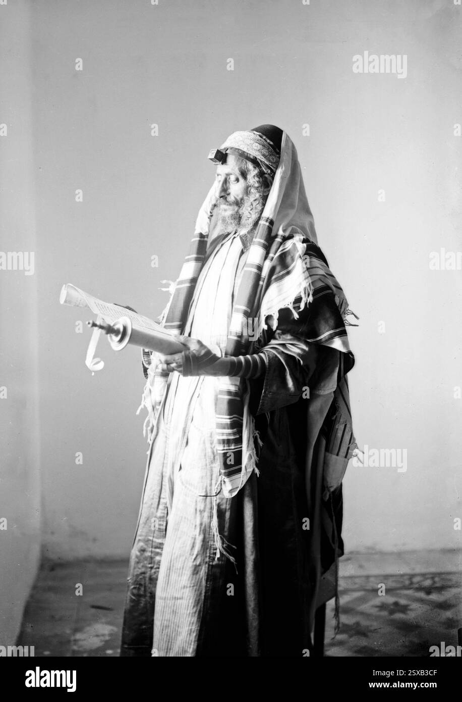 Jewish man arrayed for prayer, Early 1900's Stock Photo - Alamy