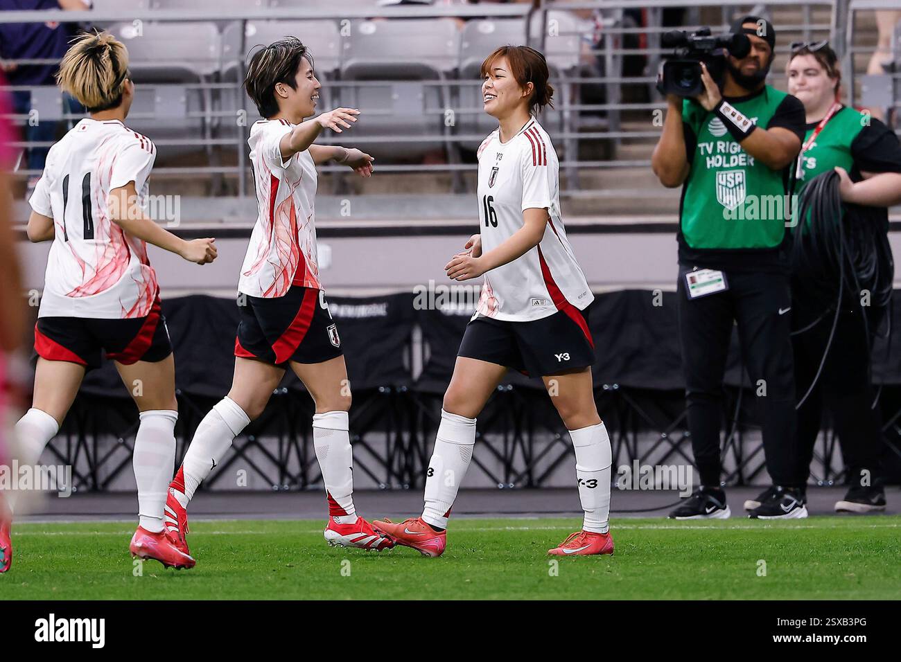 GLENDALE, AZ - FEBRUARY 23: Japan midfielder Momoko Tanikawa (16 ...