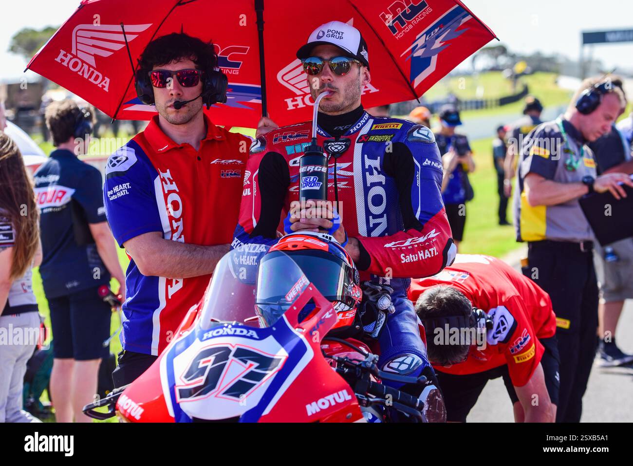 Phillip Island, Australia. 22nd Feb, 2025. Xavi Vierge (R) of Spain is ...