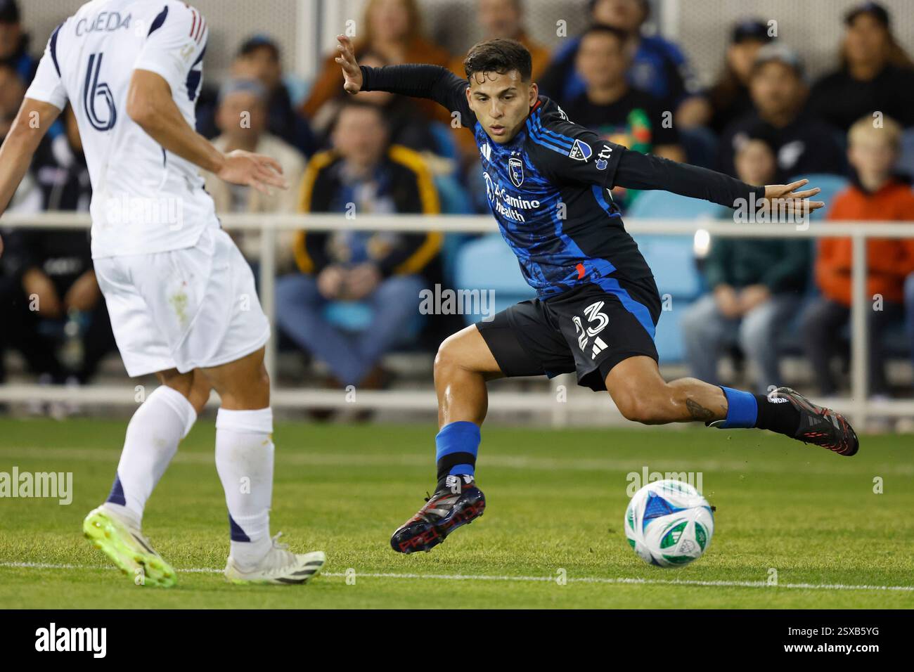 San Jose Earthquakes midfielder Hernán López (23) looks to block a pass ...