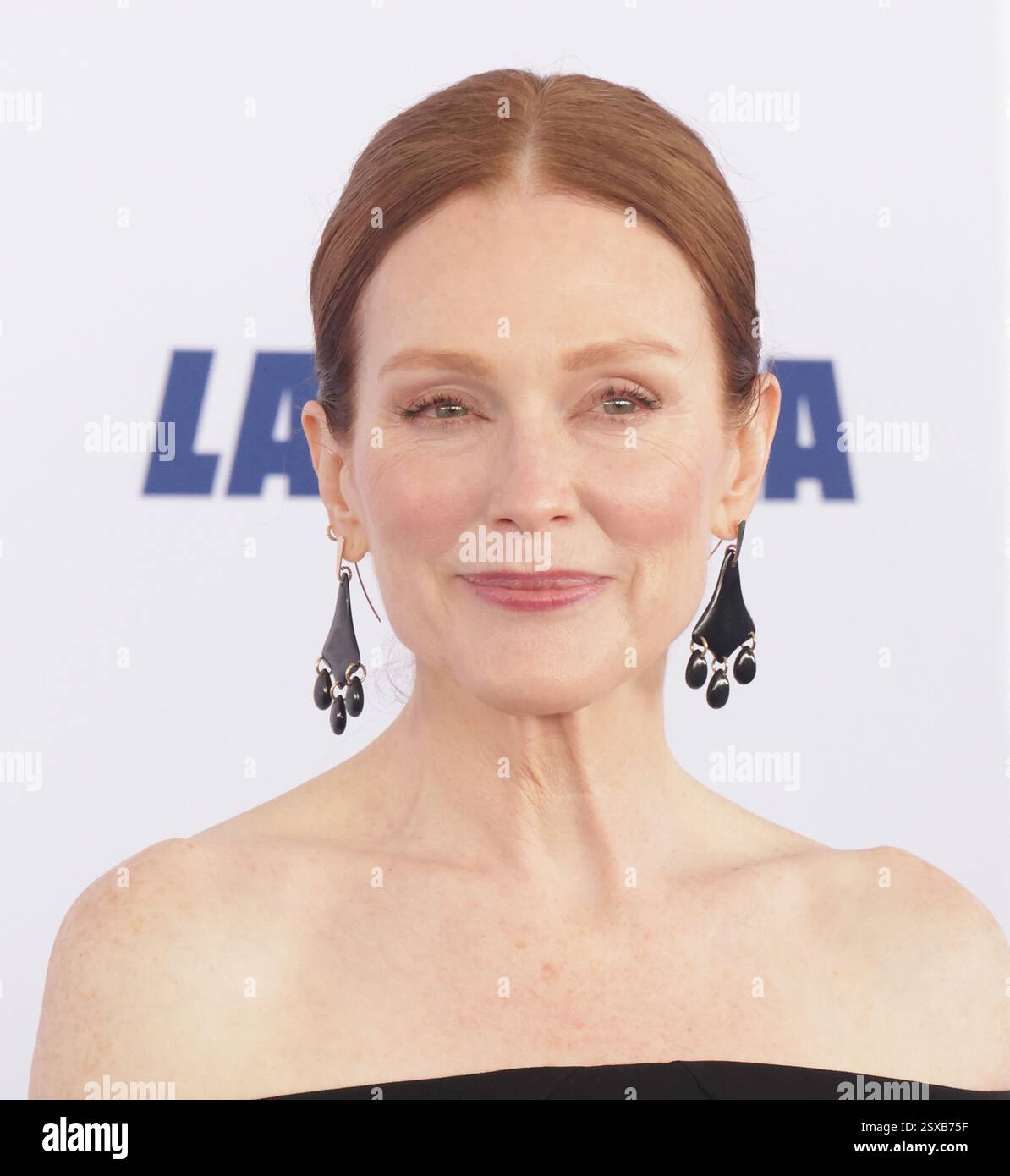 Julianne Moore wearing a The Row look and Lisa Eisner jewelry arrives ...
