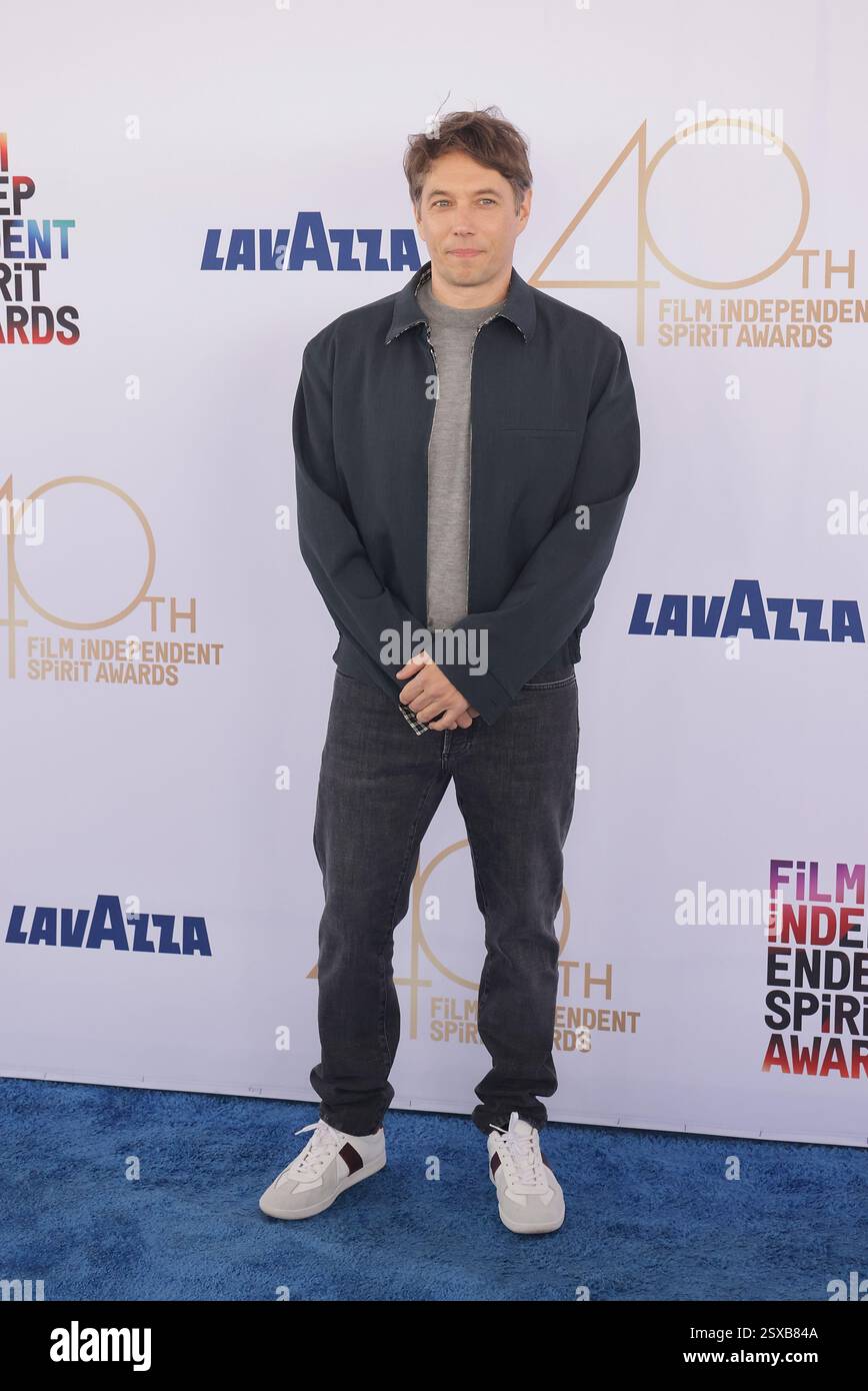 Sean Baker wearing Dior Men's arrives at the 40th Annual Film ...